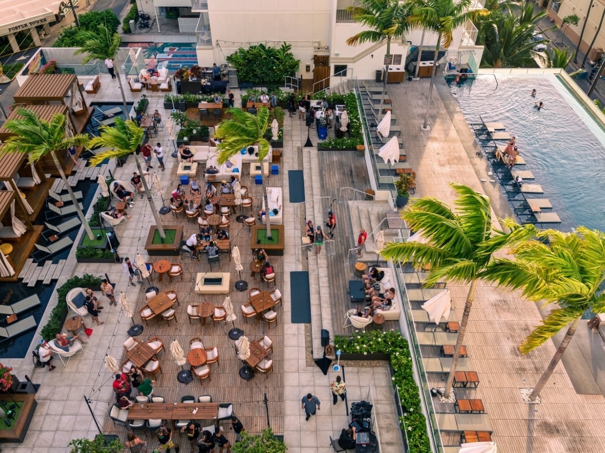 Best Hotel Pools in Waikīkī: Oʻahu Pool Days