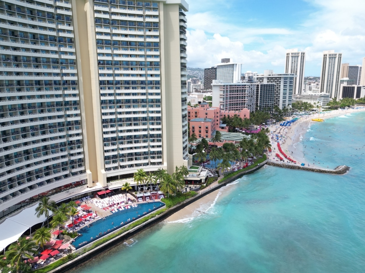 Best Hotel Pools in Waikīkī: Oʻahu Pool Days