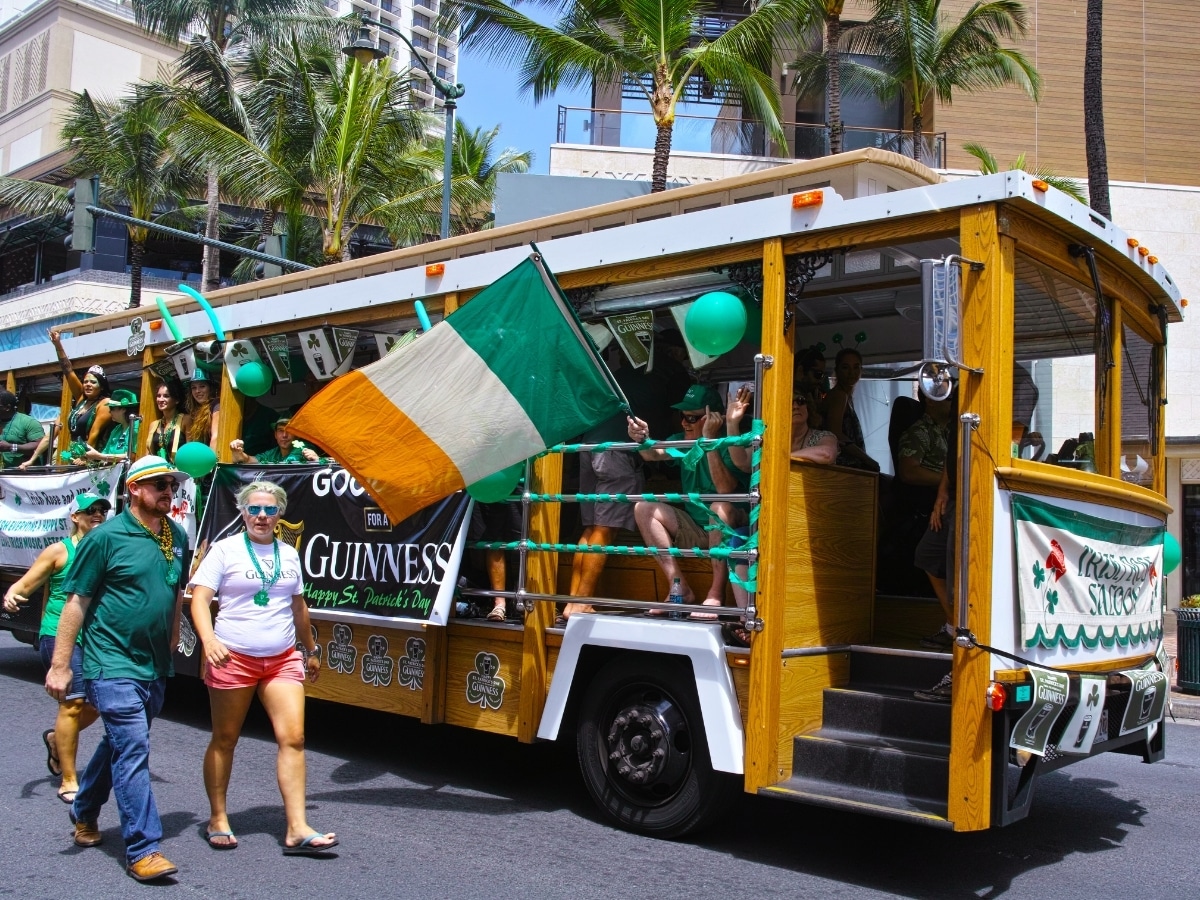 12 Must-See Waikīkī Parades